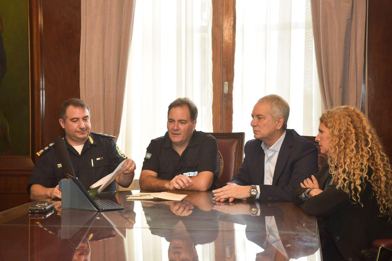 Alak y Alonso trazan un plan único de seguridad para los barrios platenses