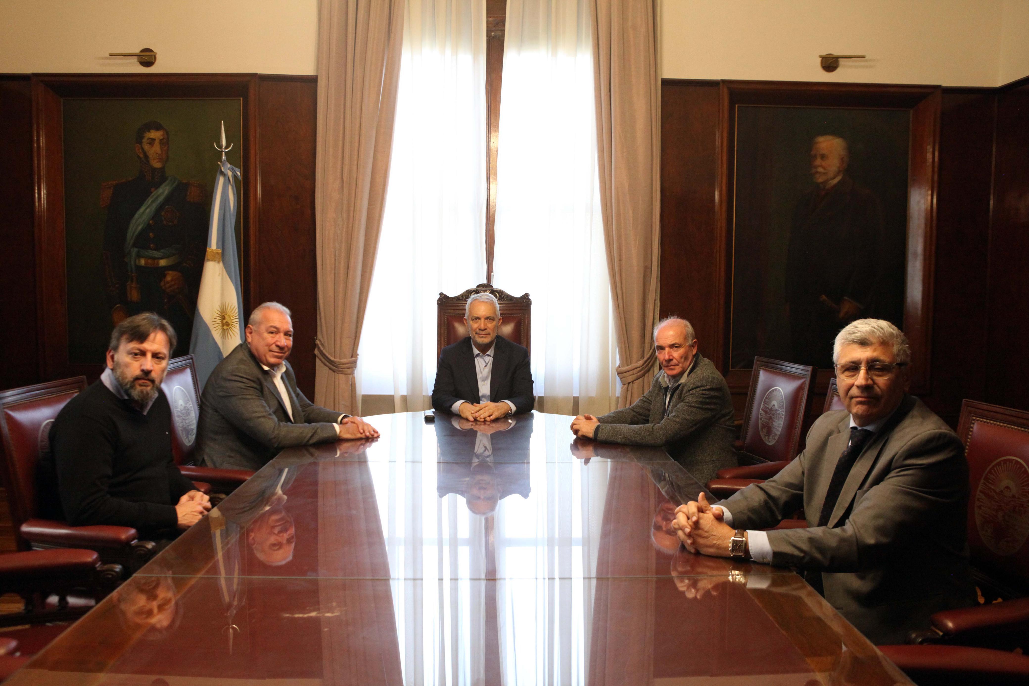 Martilleros se reunieron con Alak y "aprobaron" la remodelación de las ...